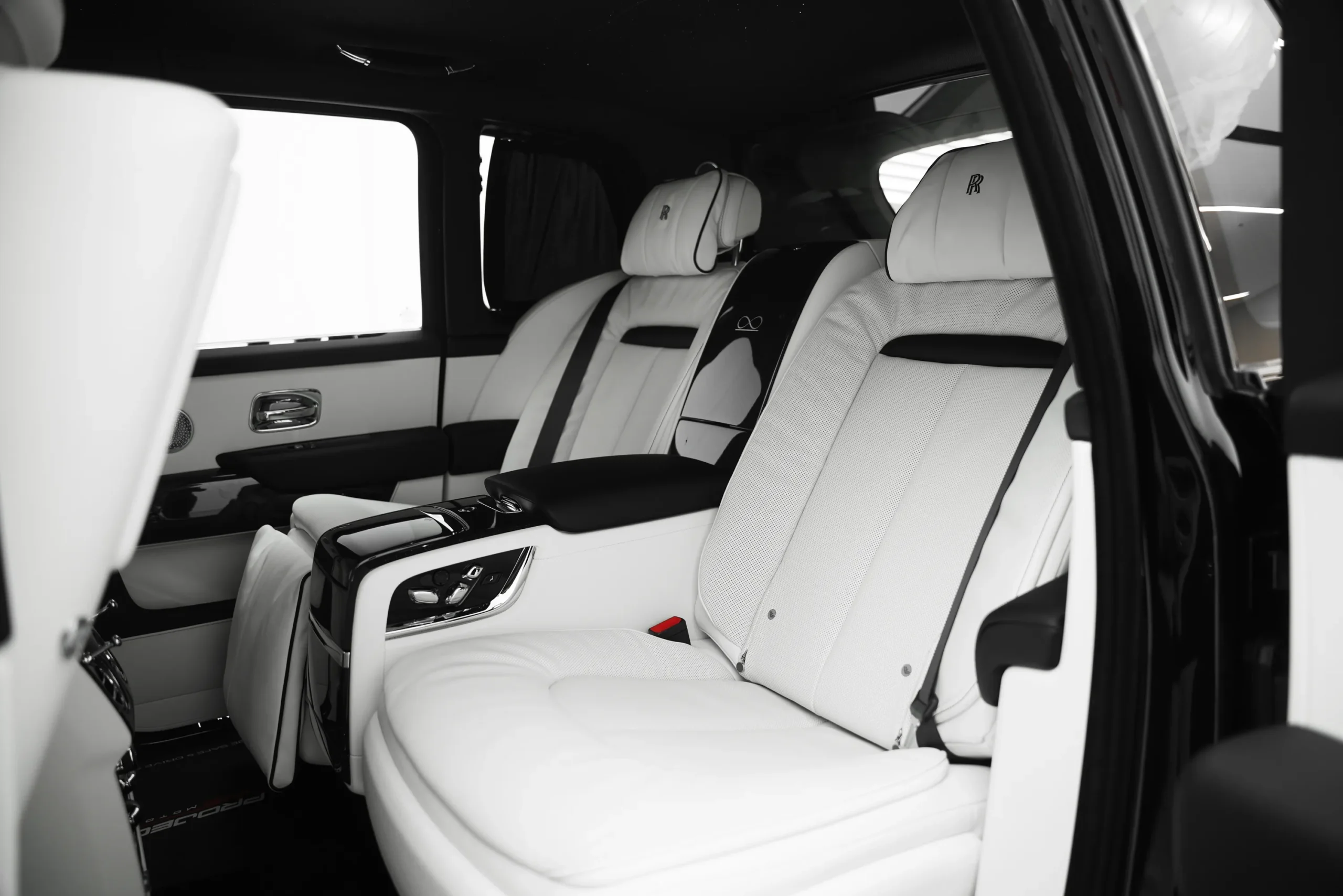 Luxury Used & New Cars for Sale in Dubai